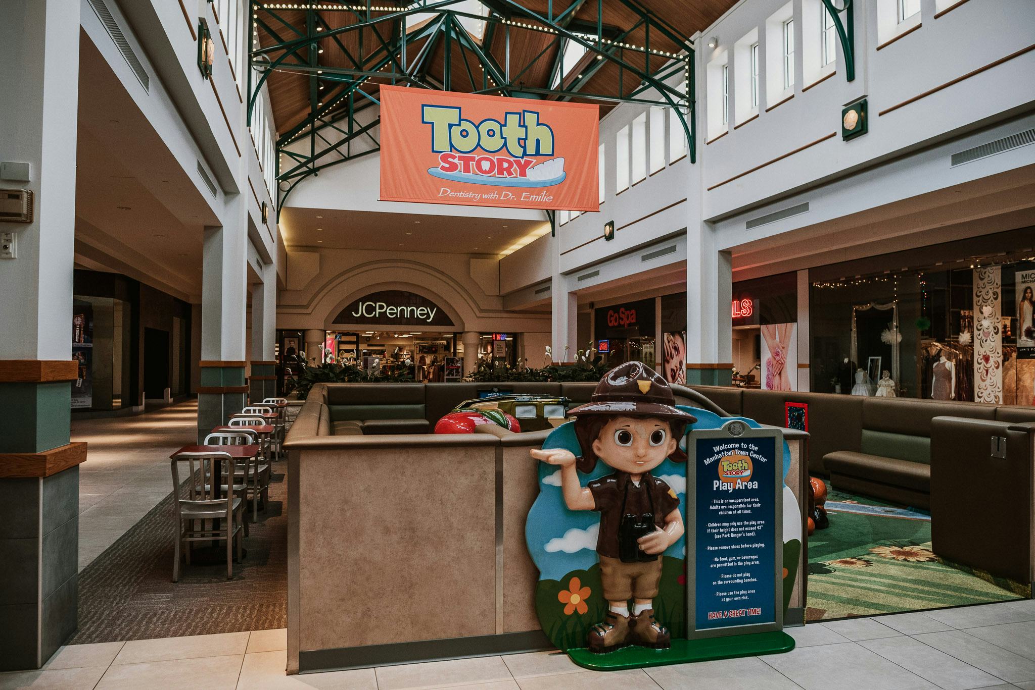 Manhattan Town Center ::: Leasing